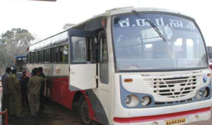 ksrtc | కోడిపెట్టెలకు టికెట్టు కొట్టిన కండక్టర్