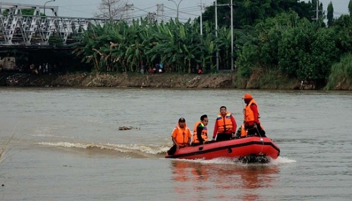 Boat capsized in Rupnarayan river in West Bengal | పశ్చిమ బెంగాల్‌లో ...