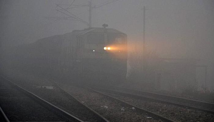 Trains running late due to fog : మంచు కారణంగా రైళ్ల ఆలస్యం