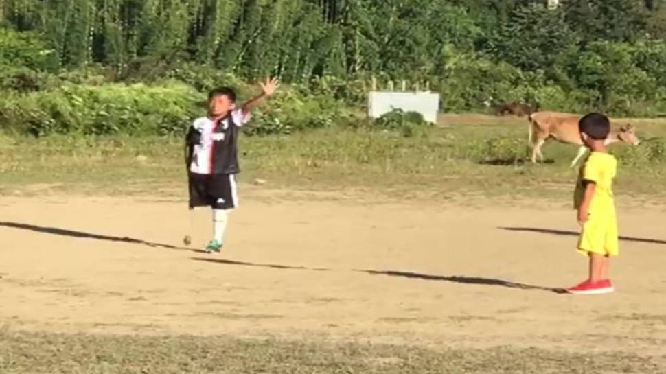 Viral Video Of A Kid Playing Football with One Leg | Emotional Video: ఈ ...
