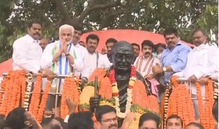 Ysr congress party padayatra starts against visakha steel plant ...