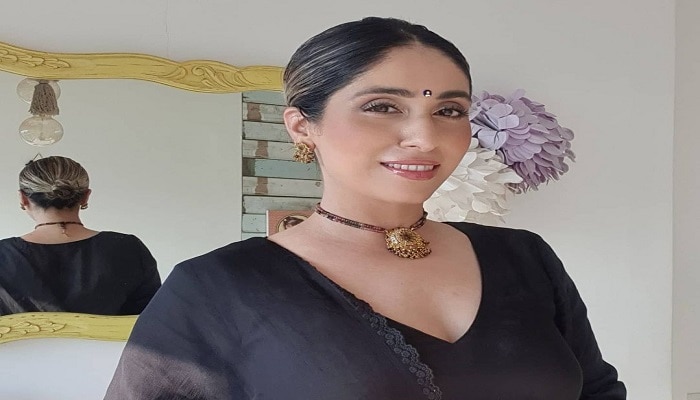 Bigg Boss OTT fame singer Neha Bhasin lashes out at trolls for their ...