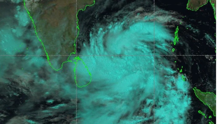 Cyclone Alert in bay of bengal, heavy rains forecast in all over andhra pradesh | Cyclone Alert ...