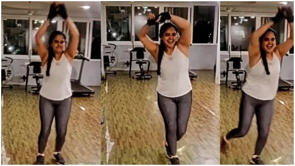 Tollywood Actress Pragathi Mahavadi shakes her legs to Nagin dance ...