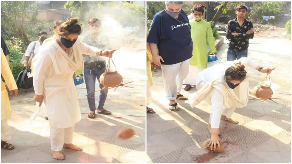 ravi tandon passes away, raveena tandon performs last rites to her dad ...