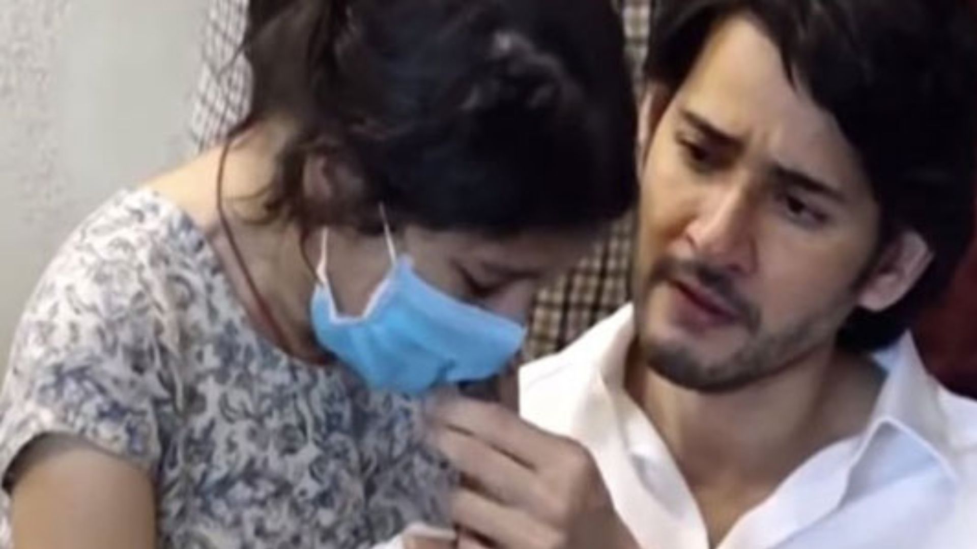 Sitara Crying Viral Video Mahesh Babu Daughter Sitara Crying At Indira Devi Dead Body At