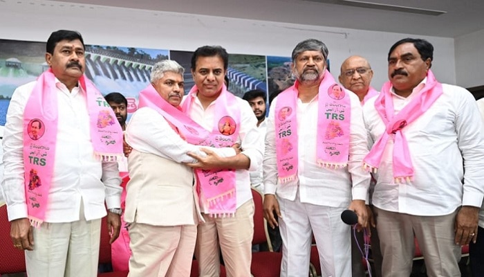 Rapolu Anand Bhaskar Joins TRS: టీఆర్ఎస్ పార్టీలో చేరిన రాపోలు ఆనంద్ ...