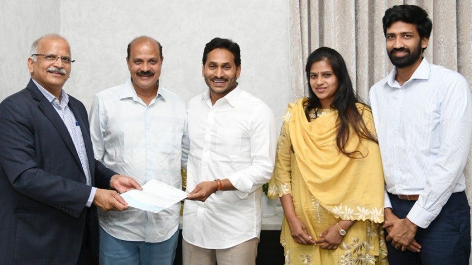 laurus labs donates rs 4 crore to nadu nedu scheme Handover check to CM ...