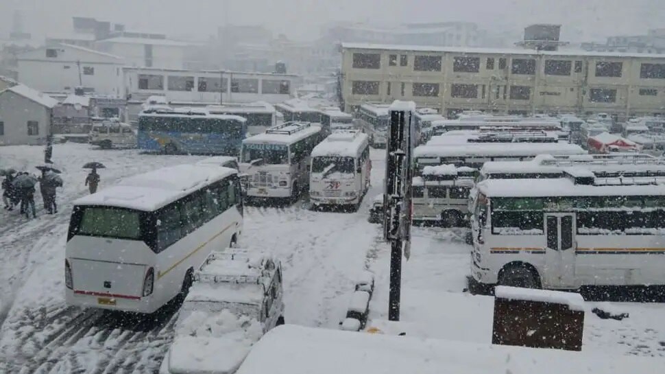 Severe Snow fall, devotional tourist places badrinath and mata vaishno ...