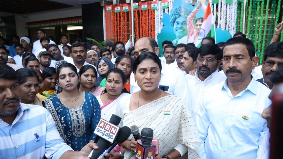 ys sharmila demands cm kcr apologies to Governor Tamilisai Soundararajan and telangana people ...