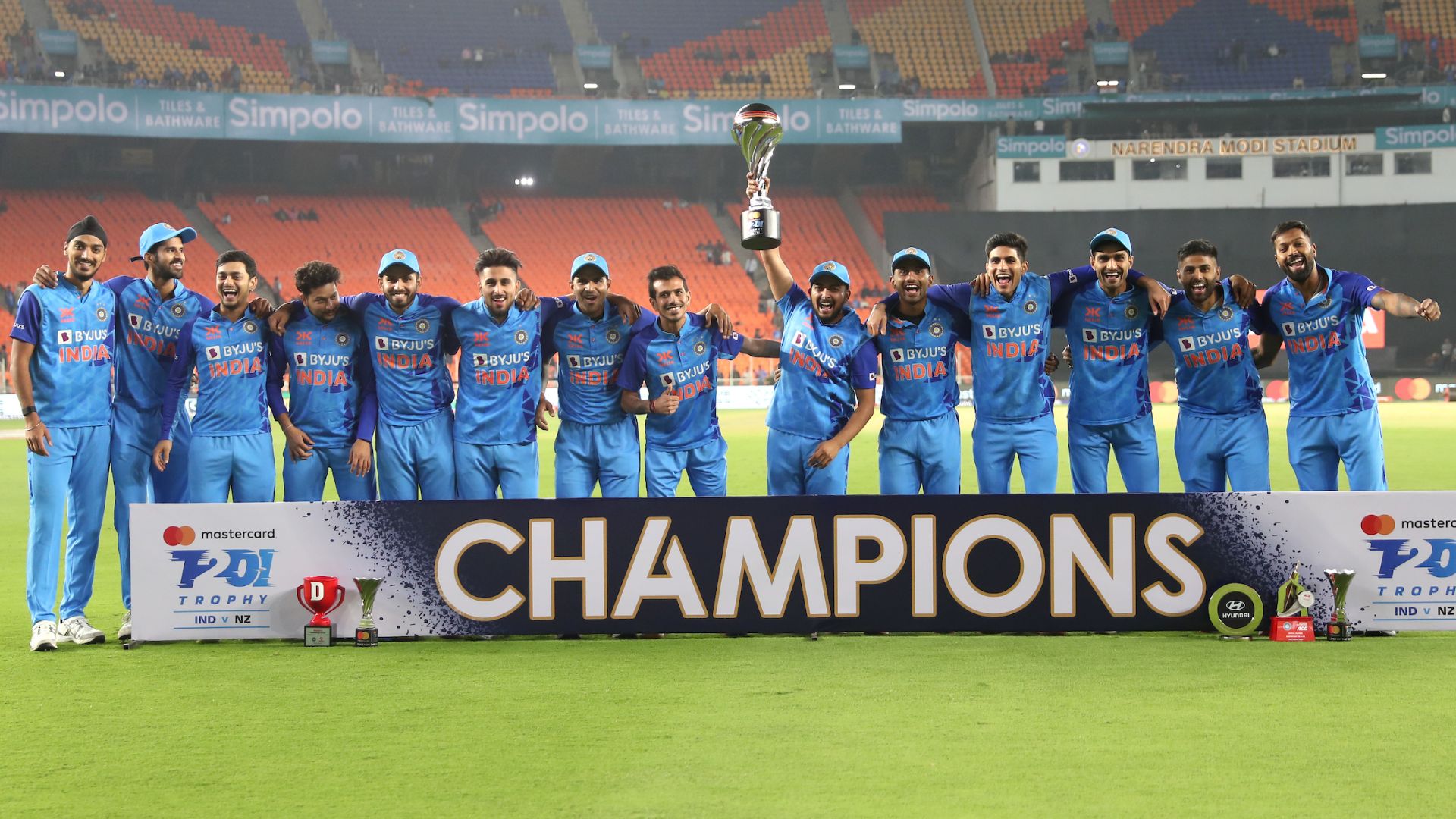 Shubman Gill Century, Rahul Tripathi 44 Runs and Hardik Pandya 4 ...