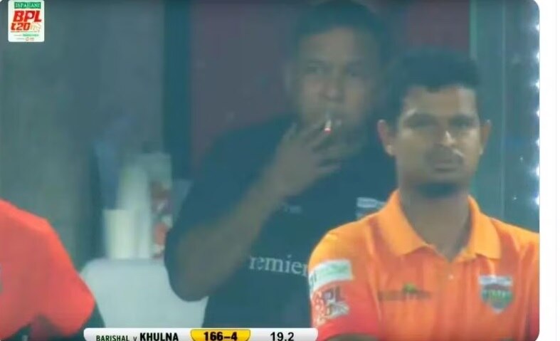 Bpl 2023 updates, khulna tigers head coach khalid mahmood caught red ...