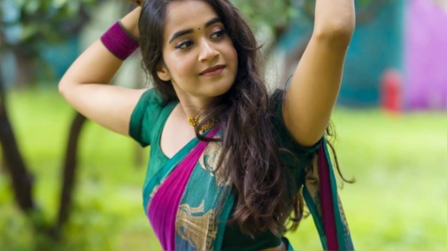 Deepthi Sunaina Reply To Netizen Question On Present Situation ...