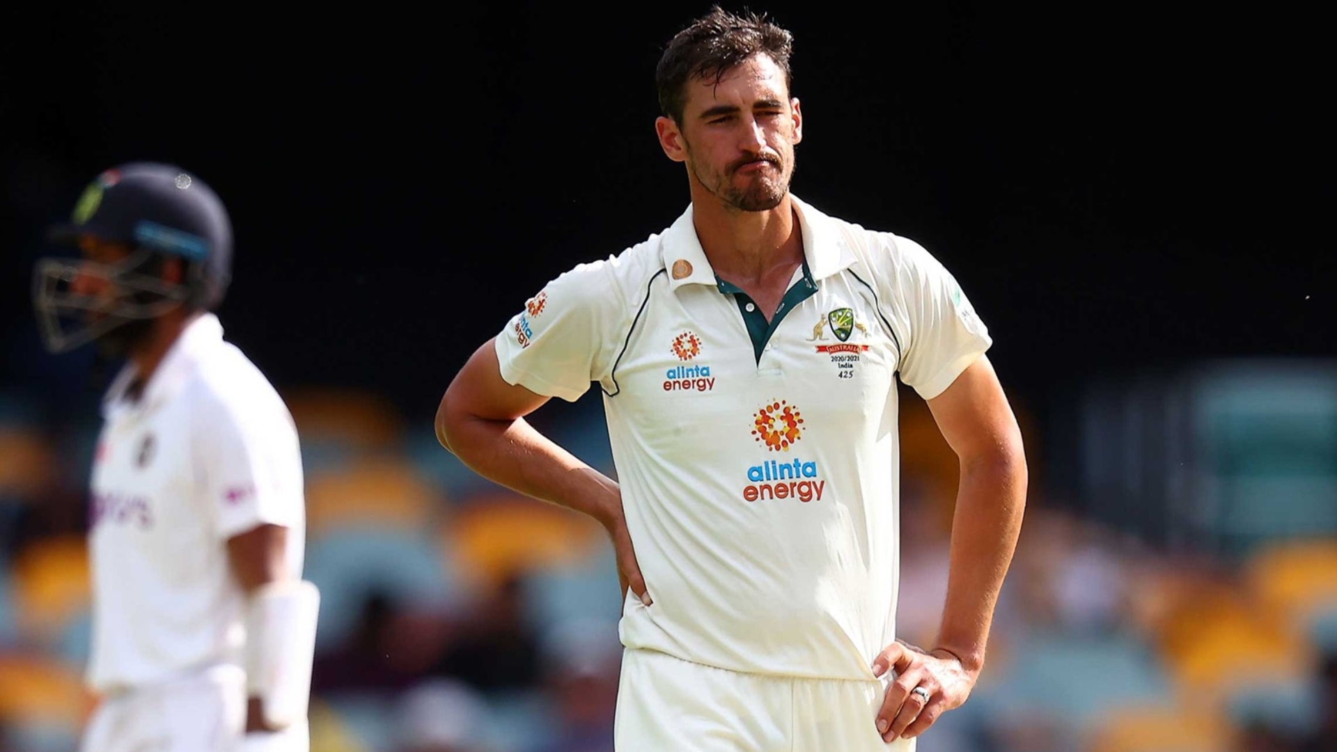 Mitchell Starc Injury: Mitchell Starc continues his bowling after blood ...