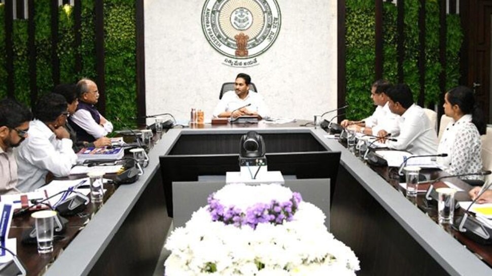 CM Jagan Mohan Reddy review Meeting on education in Tadepalli camp ...