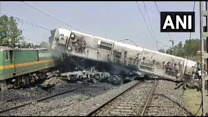 Madhya pradesh two goods trains collided near bilaspur, locopilot dead ...