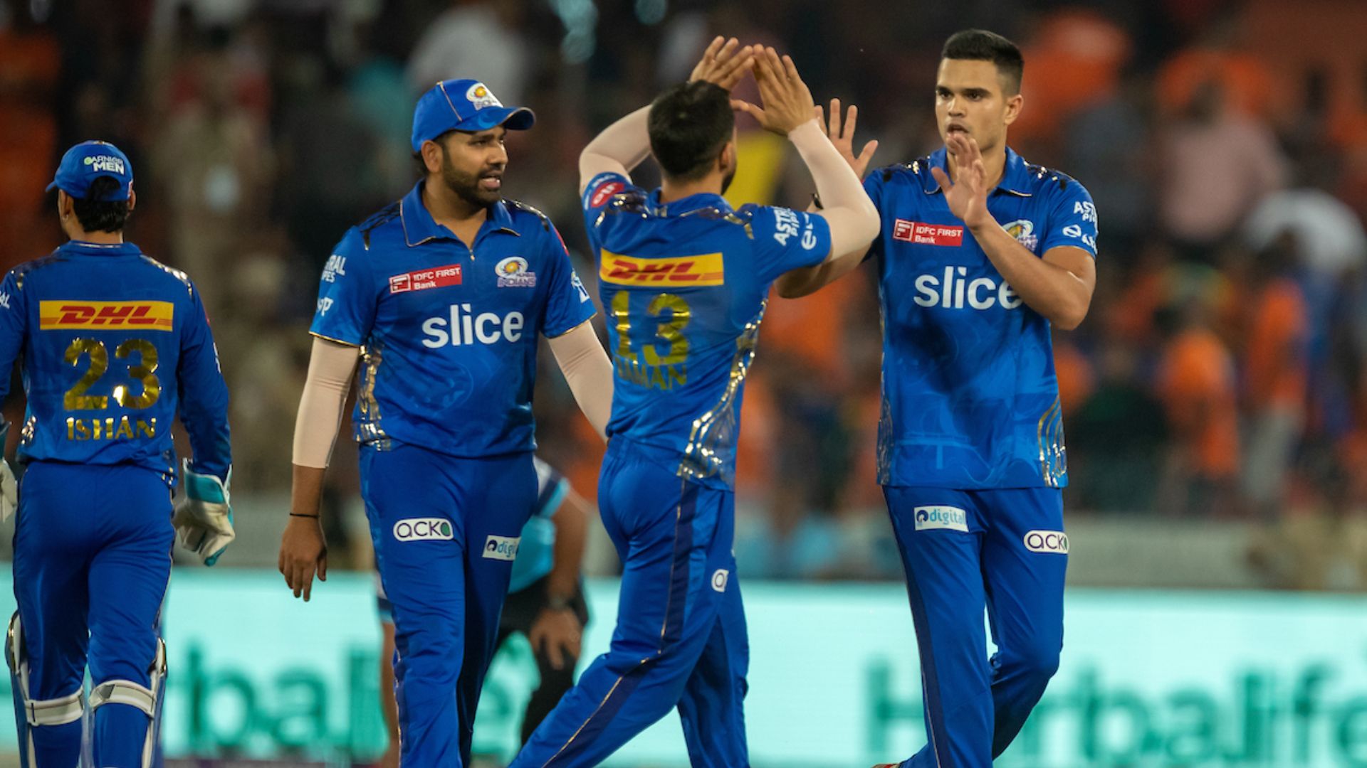 Arjun Tendulkar Maiden IPL Wicket: Arjun Tendulkar Breaks Sachin ...