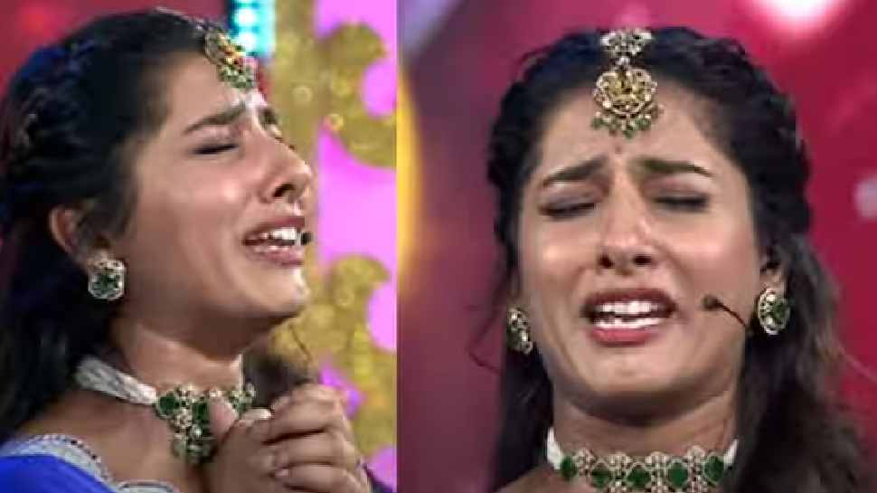 Anchor Vishnu Priya Cries on Stage for Her Mother in latest Special ...