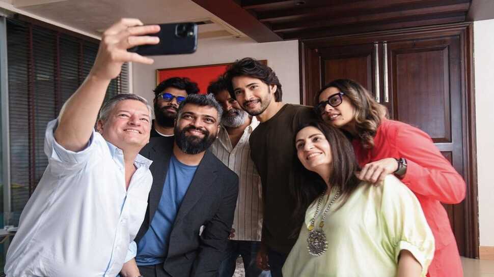 Netflix CEO Ted Sarandos and his team meet Mahesh Babu and Trivikram in ...