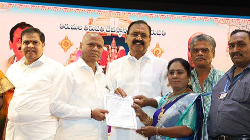 ttd chairman bhumana karunakar reddy distributes house site pattas in ...