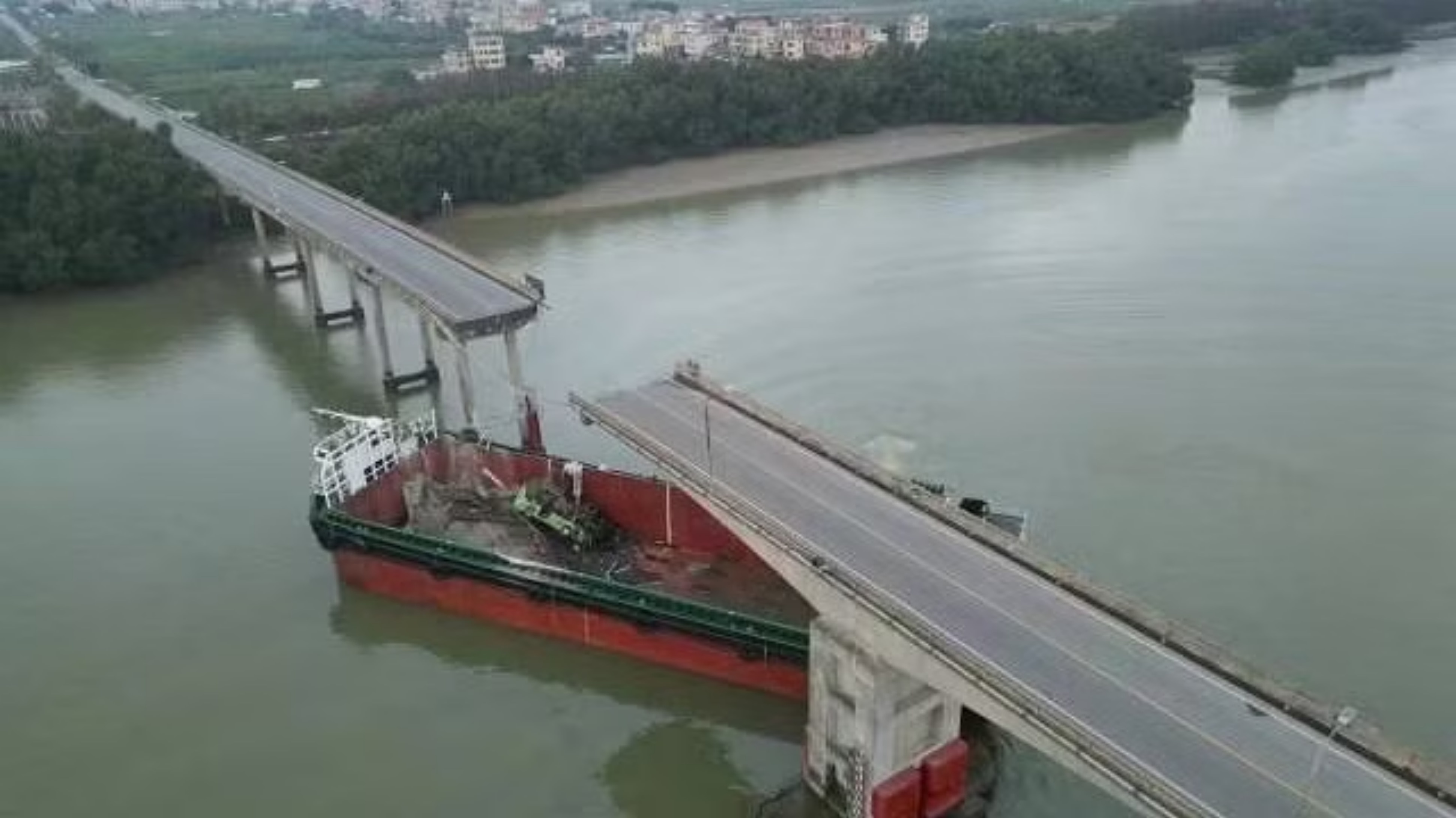 Cargo Ship Hits Bridge In Guangzhou Southern China Five Persons Died Rv ...