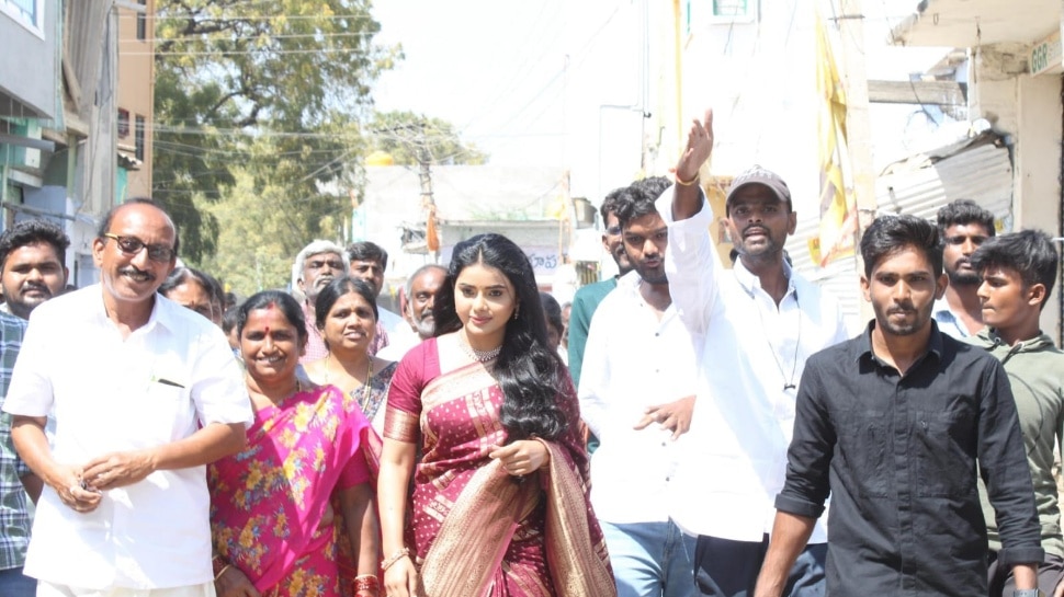 Dear uma Movie Heroine Sumaya Reddy Rs 1-7 Lakh donated to Sri ...