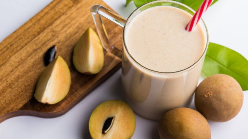 Must Know The Sapota Juice Benefits And Try This At Home | Sapota Juice ...