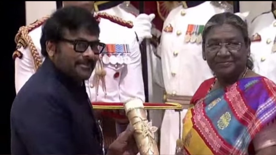 Megastar Chiranjeevi Receives Padma Vibhushan Award from Rashtrapati Draupadi Murmu ta ...