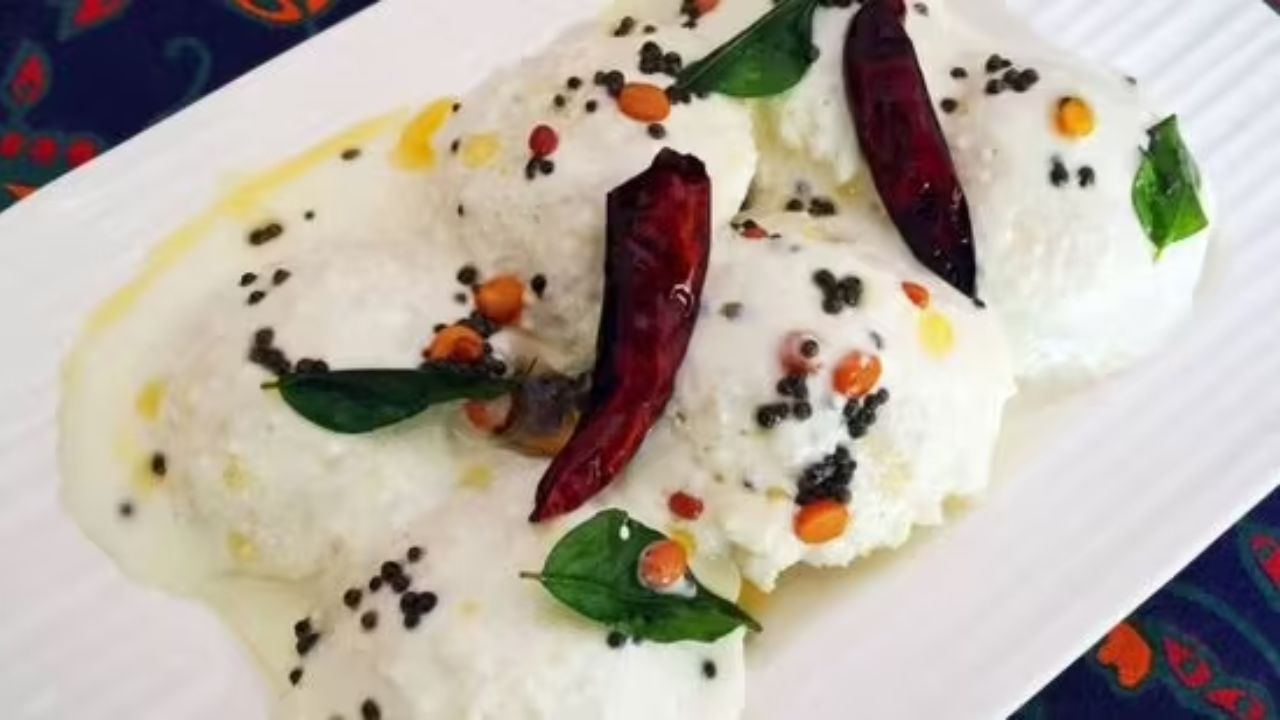 Quick And Tasty Dahi Idli Recipe For Weight Loss | Curd Idli: ఇంట్లో ...