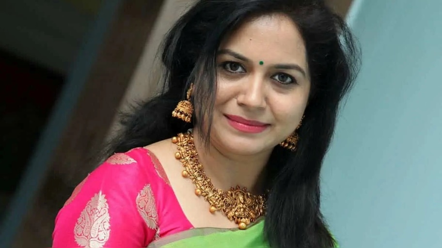 Singer Sunitha Latest News: Singer Sunitha Awkward moment with A Music ...