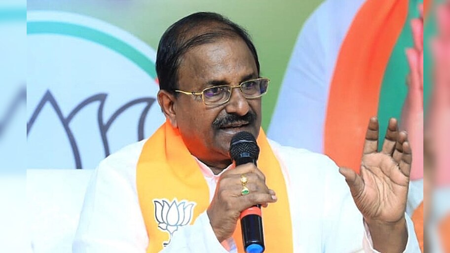 Attack On Somu Veerraju: YSRCP MLCs Try to Attack on BJP MLC Somu ...