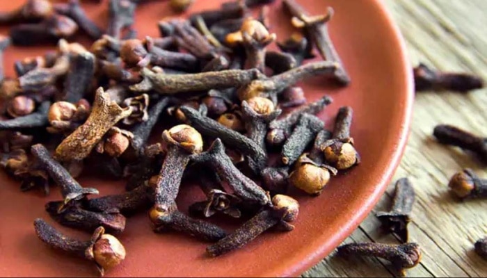 Cloves Side Effects: Side Effects of Eating Too Much Clove | Cloves ...