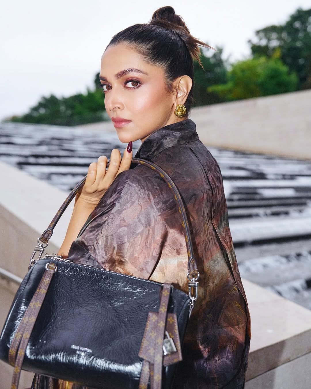 Deepika Padukone Stunning Louis Vuitton Look Sets Fashion Goals Mini ...