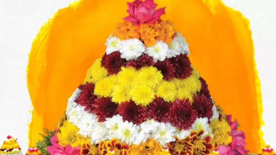 Saddula Bathukamma 2025 Date Confusion Monday or Tuesday Telangana Govt ...