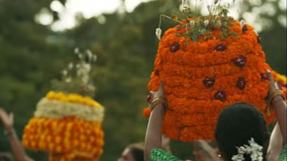 Saddula Bathukamma 2025 Date Confusion Monday or Tuesday Telangana Govt ...