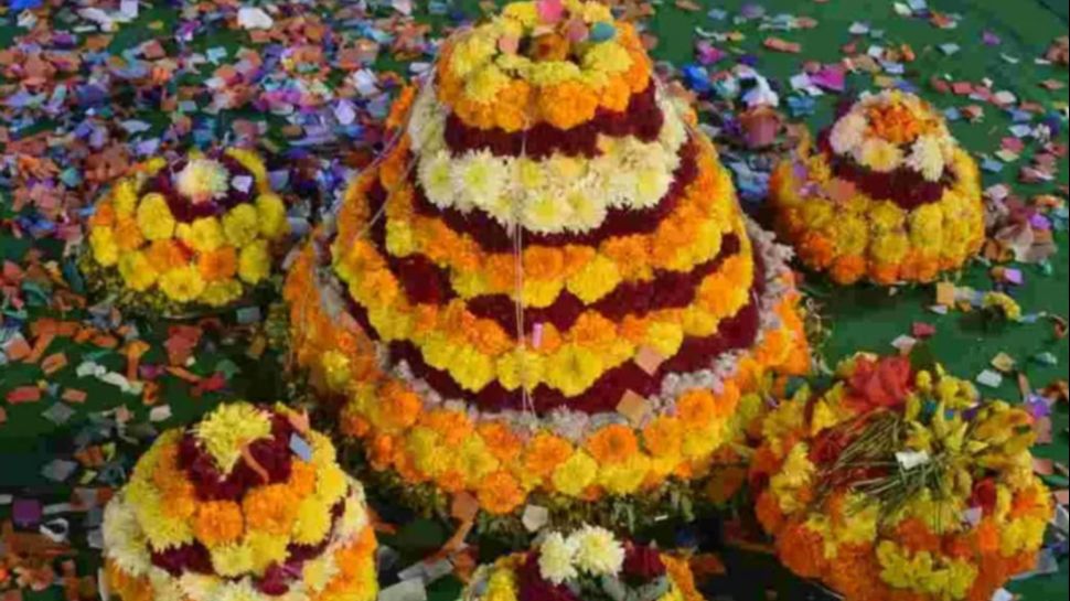 Saddula Bathukamma 2025 Date Confusion Monday or Tuesday Telangana Govt ...