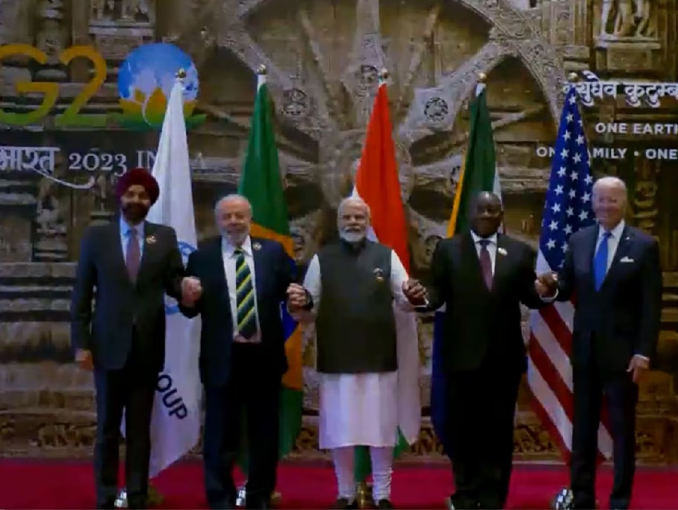 Pm Narendra modi photo session with world class leaders at welcome ...