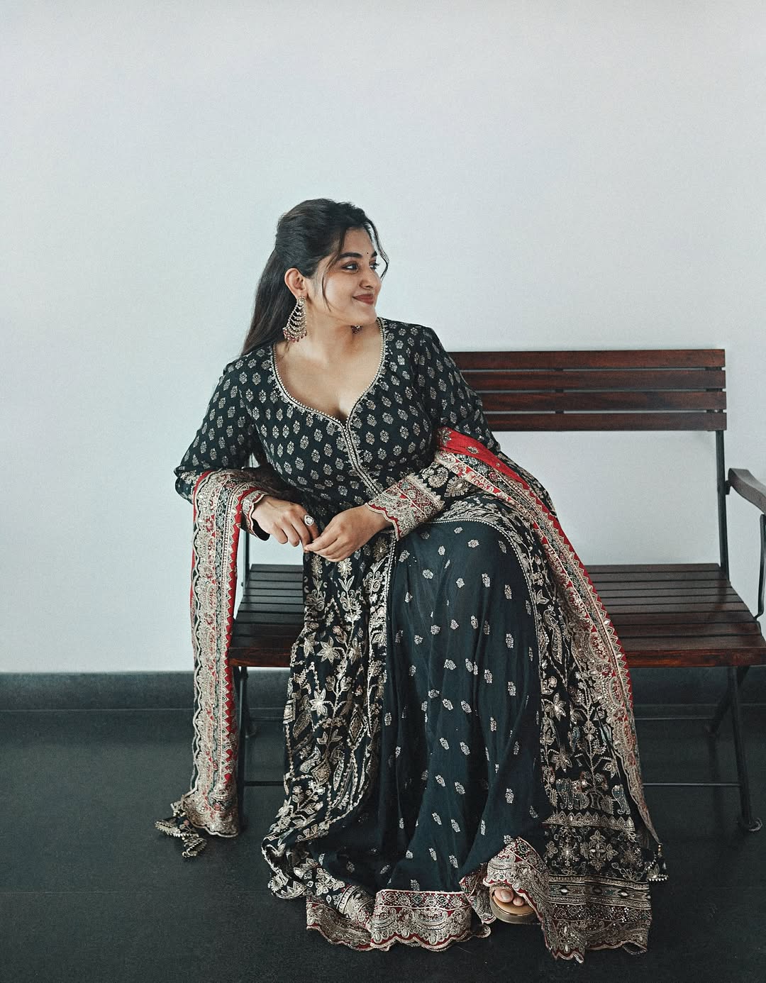 Nivetha Thomas Goes Slim Latest Viral Photos Break the Internet|Nivetha ...
