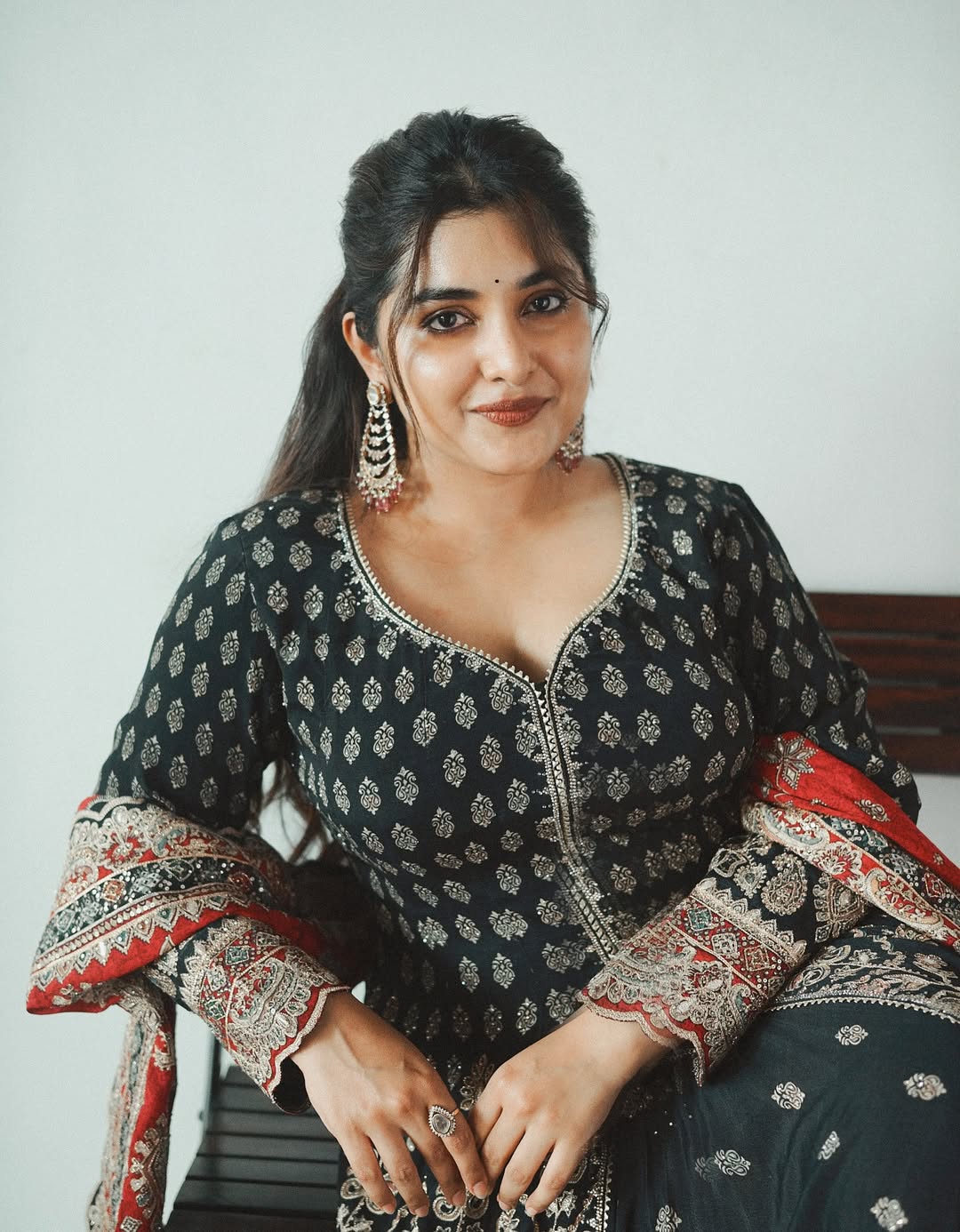Nivetha Thomas Goes Slim Latest Viral Photos Break the Internet|Nivetha ...