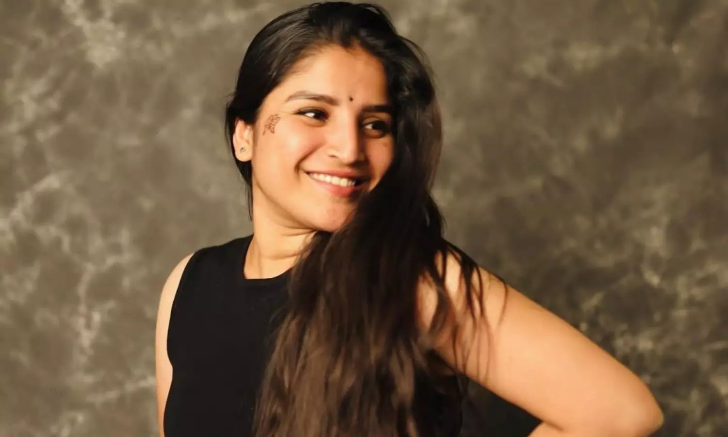 Indravati Chauhan Photos: Singer Mangli Sister Indravati Chauhan ...