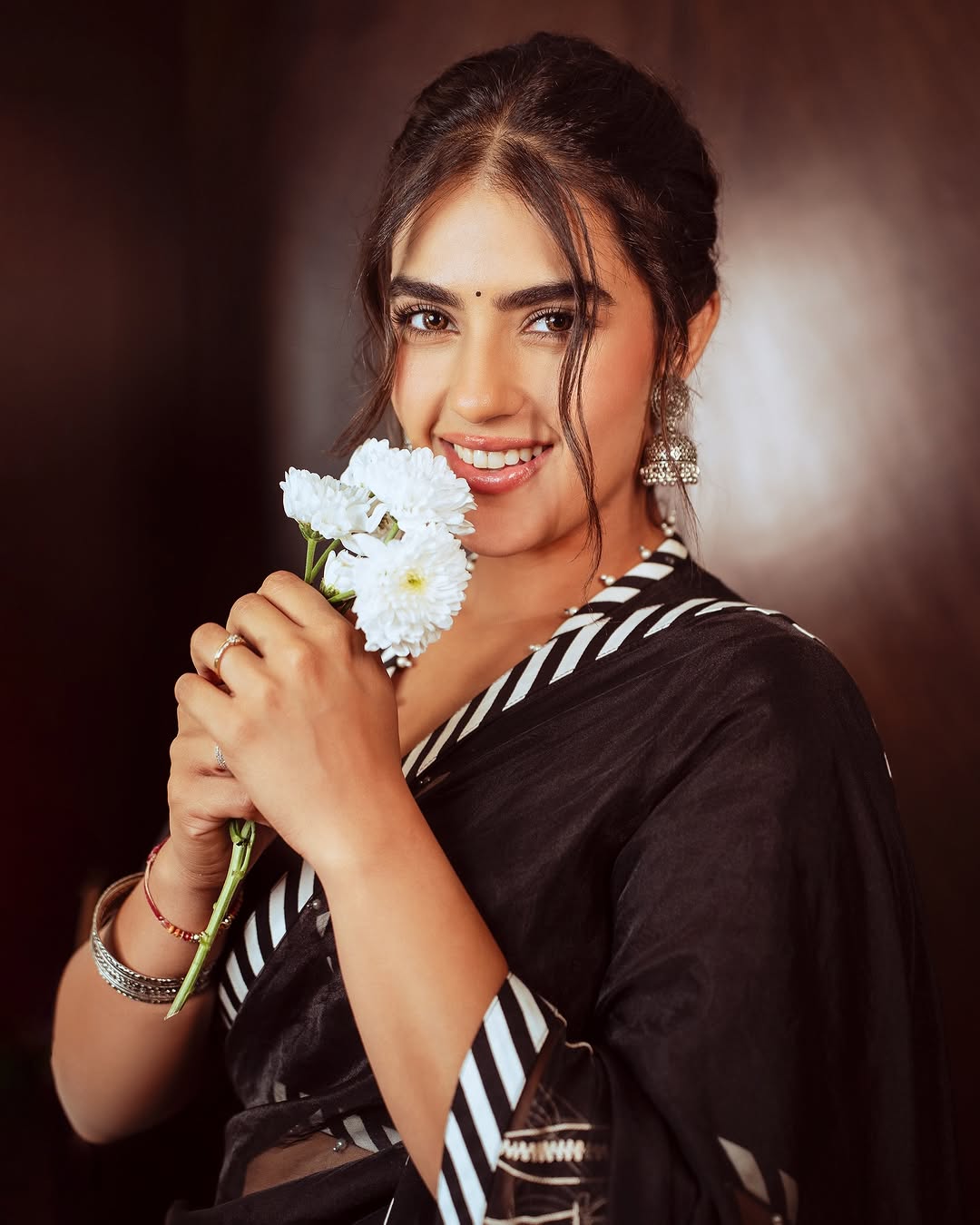 Kavya thapar ravi teja eagel fame ravishing in her latest white hot ...