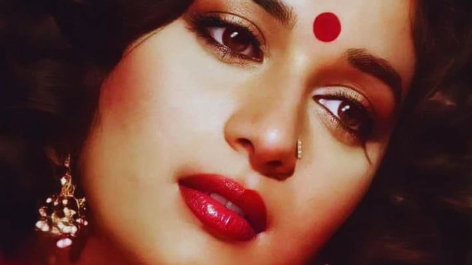 former bjp mp and hero kiss Madhuri dixit in the movie sets until she ...