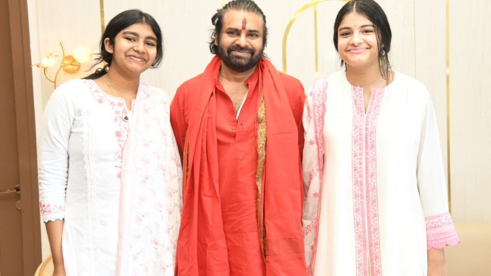 Pawan Kalyan With his two daughter at Tirumala pic goes viral on social media ta | Pawan Kalyan ...