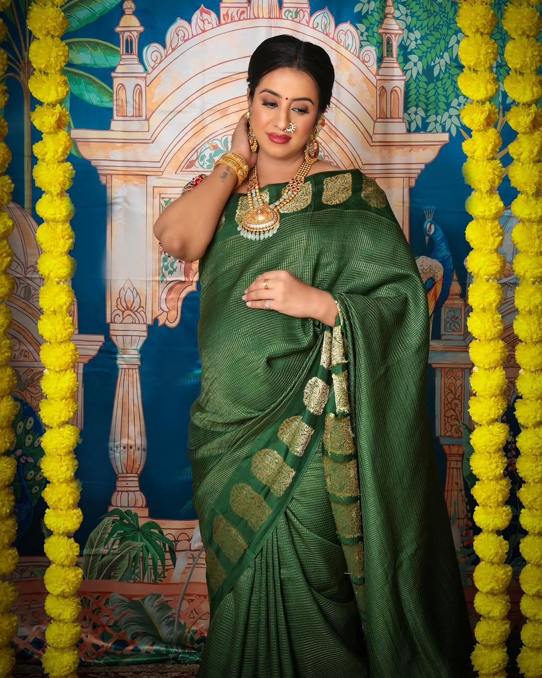 Prabhas heroine announces second pregnancy with baby bump photos vn ...