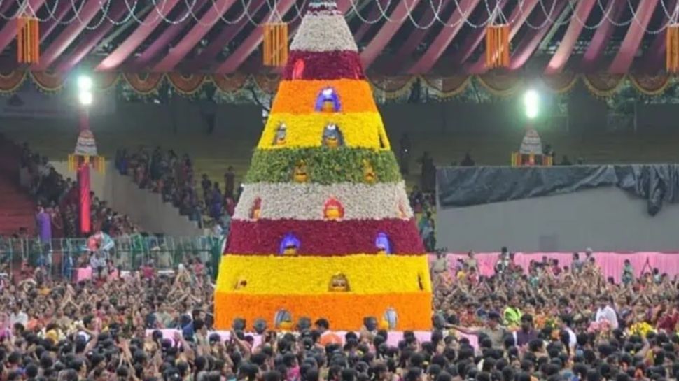 Saddula Bathukamma 2025 Date Confusion Monday or Tuesday Telangana Govt ...
