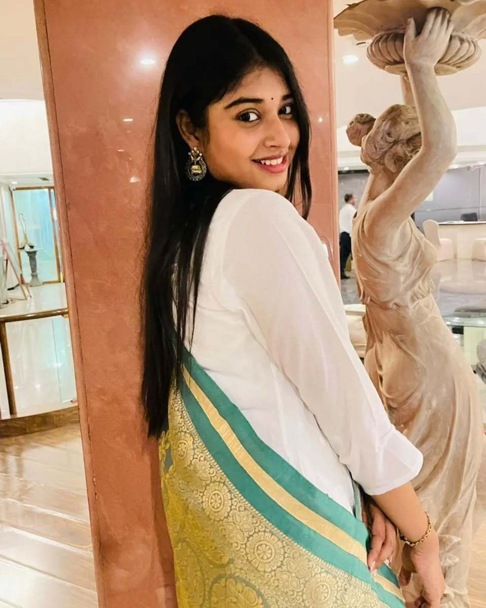 Bigg Boss 9 Telugu Shrasti Verma Stunning Photos Go Viral Lady ...