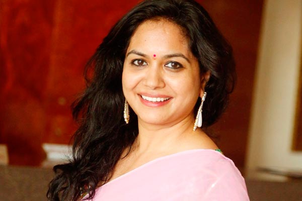 Singer Sunitha fires back at Pravasti allegations on Paadutha Teeyaga ...
