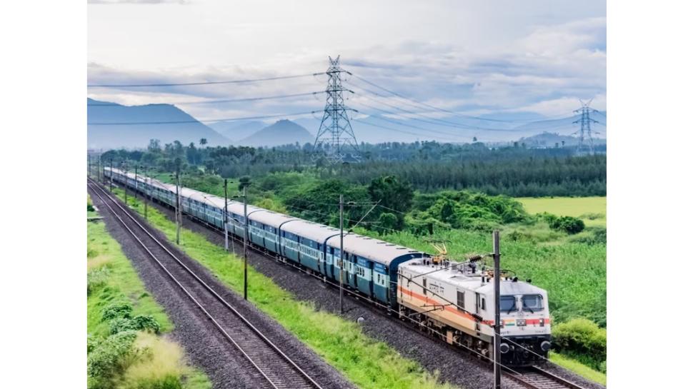 Top Secrets of Trains how simple chain stops whole train Here Behind ...