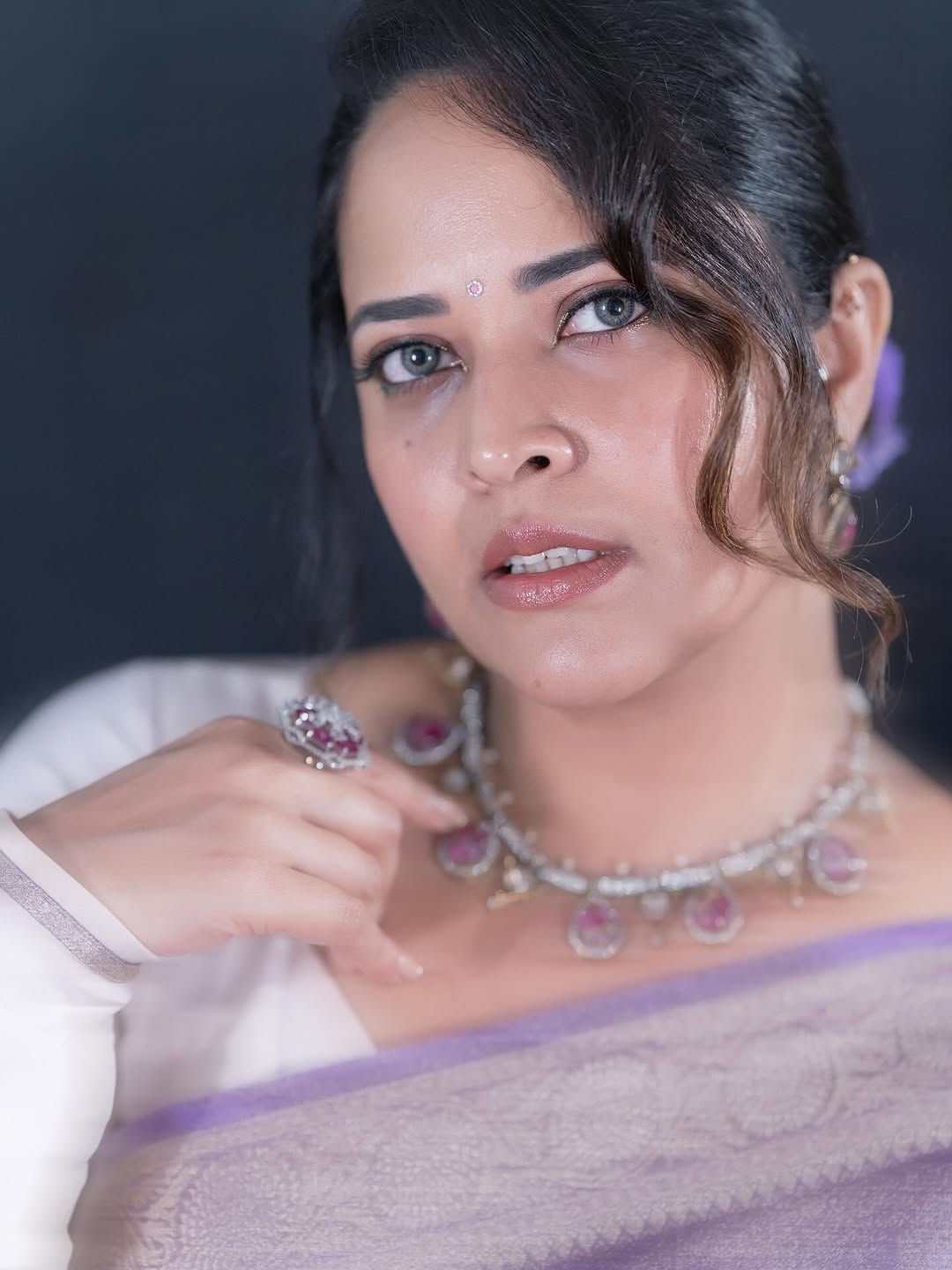 Anasuya Bharadwaj latest tradition saree look insta post viral amid ...