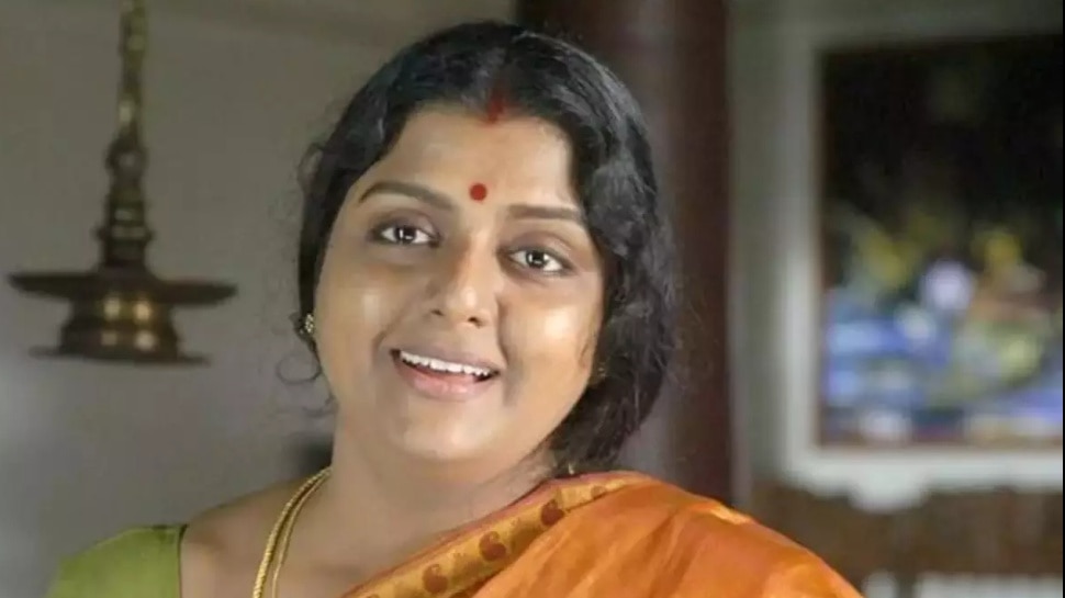 Prabhas Mother Characterist Bhanupriya Gets Divorce With Her Husband ...